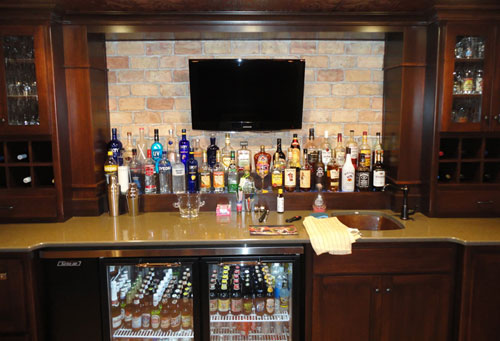 Bar in Basement Appleton | Custom Bar Fox Cities | Wet Bar Cabinet ...