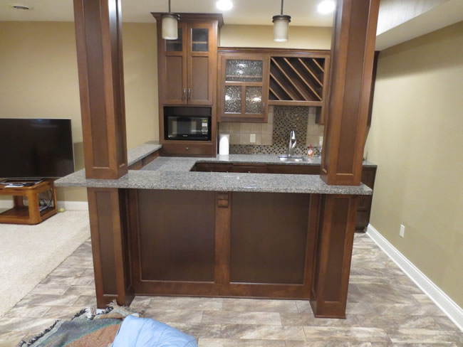 Bar in Basement Appleton | Custom Bar Fox Cities | Wet Bar Cabinet ...